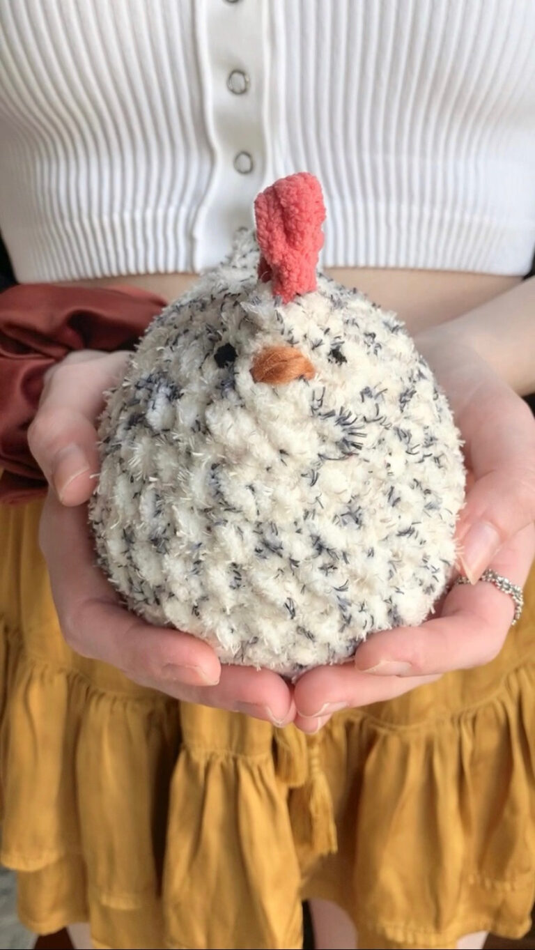 Mabel Chicken™ CROCHET PATTERN - Oak and Marlow