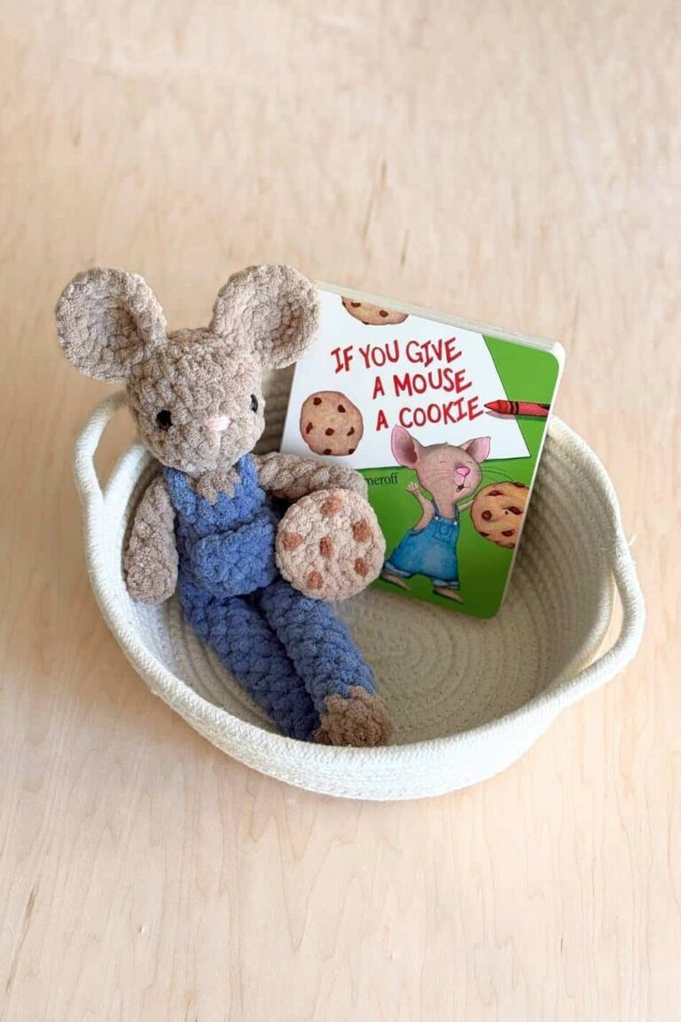 Free Crochet Cookie Pattern for Brie Mouse - Oak and Marlow